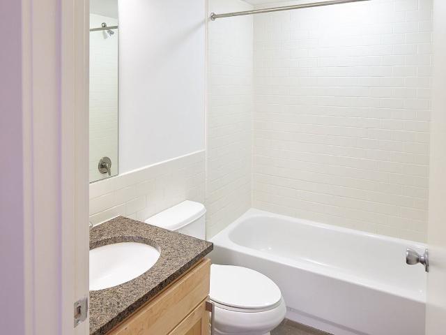 Clyde Manor Studio Apartment for Rent at 350 E Armour Blvd, Kansas City, MO 64111 Broadway Gillham