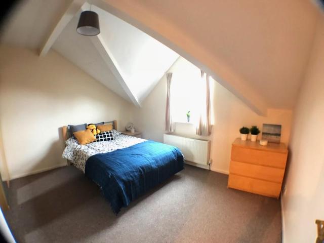 Clyde Road, Manchester M20 2 bed flat to rent £1,340 pcm £309 pw