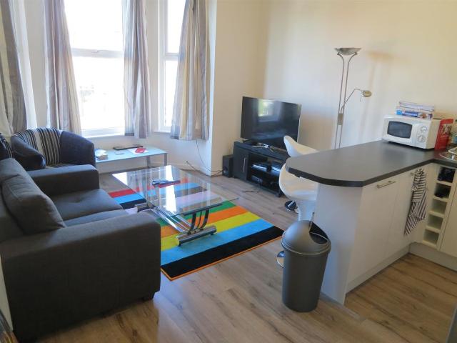 Clyde Road, West Didsbury. M20, 1 bed flat to rent, £1,025 pcm | PrimeLocation