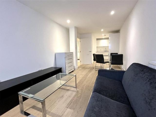 Clyde Square, London E14 1 bed apartment to rent £1,700 pcm £392 pw