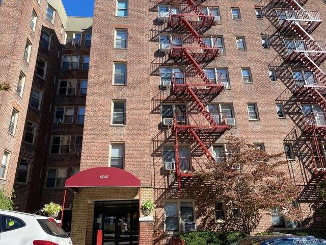 Clyde St Unit K, Forest Hills, Property For Sale