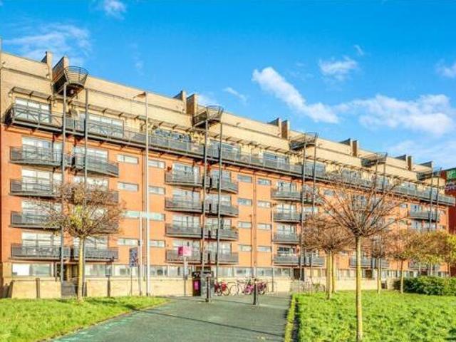 Clyde Street, Glasgow, 2 Bedroom Flat