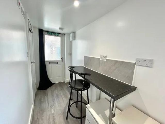 Clydesdale Place, MK14