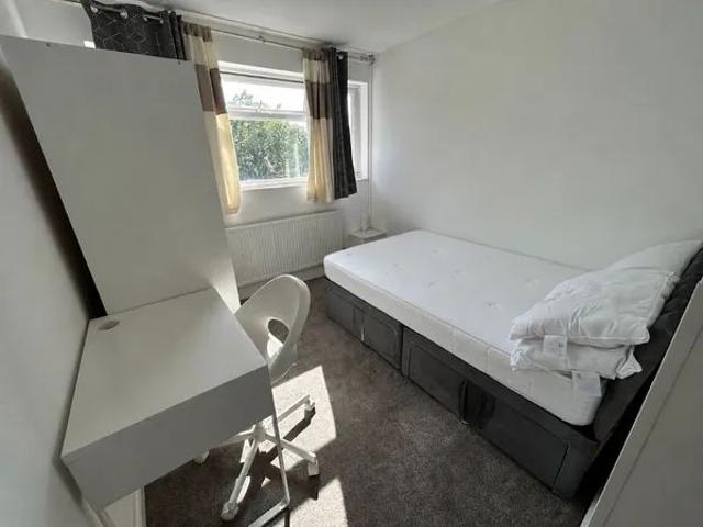 Clydesdale Place, MK14