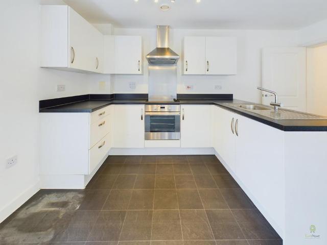 Clydesdale Way, BELVEDERE, DA17 2 bed apartment to rent £1,700 pcm £392 pw