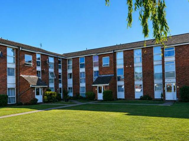 Clyfton Close, Broxbourne, 2 Bedroom Flat