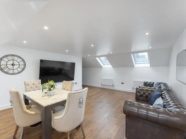 CR8, 2 bed flat to rent, £2,200 pcm | PrimeLocation