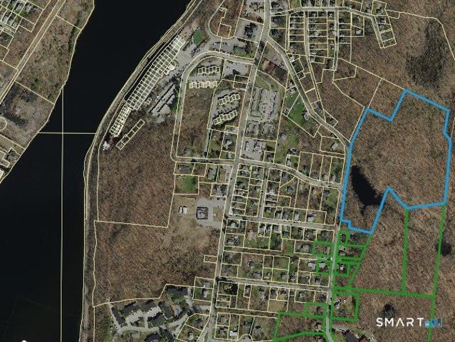 Crouch Ave, Norwich, CT 06360