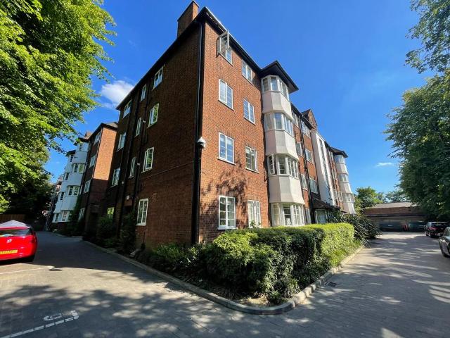 Crouch End Hill, London N8 1 bed apartment to rent £1,895 pcm £437 pw