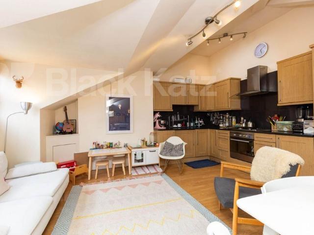Crouch Hill, Crouch End N8, 2 bed flat to rent, £2,383 pcm | PrimeLocation