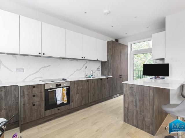 Crouch Hill, Crouch End, London, N8 2 bed apartment to rent £3,100 pcm £715 pw