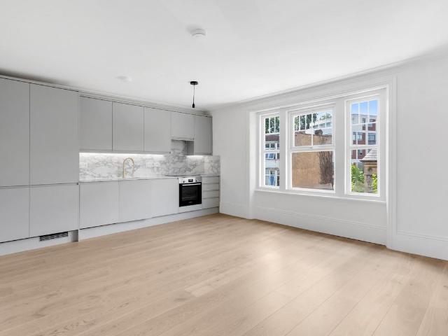 Crouch Hill, Hornsey, London N8, 2 bed flat to rent, £2,795 pcm | PrimeLocation