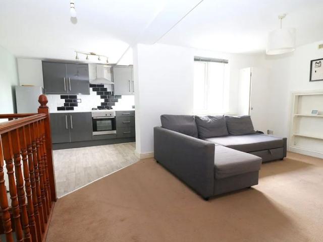 Crouch Hill, London N4, 2 bed flat to rent, £2,000 pcm | PrimeLocation