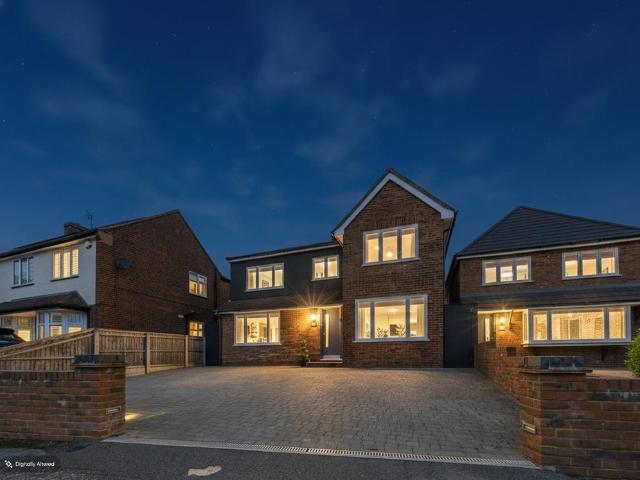 Crouchfield, Hemel Hempstead. 5 bed detached house to rent £3,750 pcm £865 pw