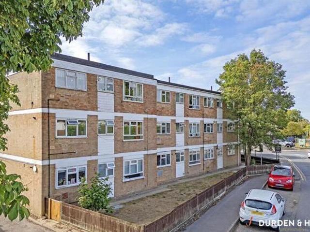 Crow Green Road, Pilgrims Hatch, 2 Bedroom Apartment