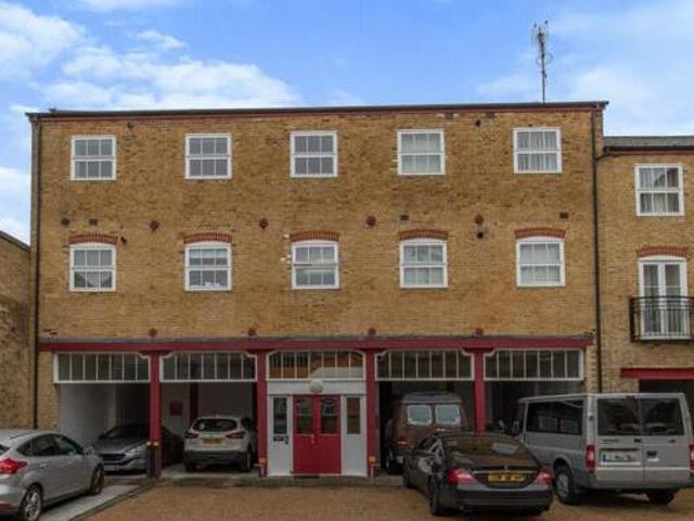 Crow Lane, Rochester, 2 Bedroom Flat
