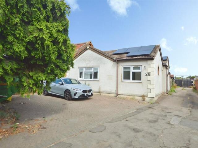 Crow Lane, Romford, Essex, RM7 3 bed bungalow to rent £2,300 pcm £531 pw