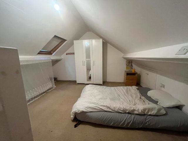 Crow Lane, Romford RM7, Room to rent, £600 pcm | PrimeLocation
