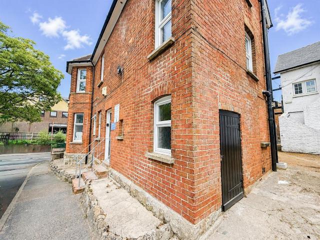 Crowborough Hill, Crowborough TN6, 1 bed flat to rent, £975 pcm | PrimeLocation