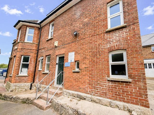 Crowborough Hill, Crowborough TN6, 1 bed flat to rent, £975 pcm | PrimeLocation