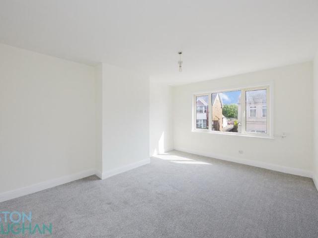 Crowborough Hill, Crowborough TN6 2 bed apartment to rent £1,195 pcm £276 pw