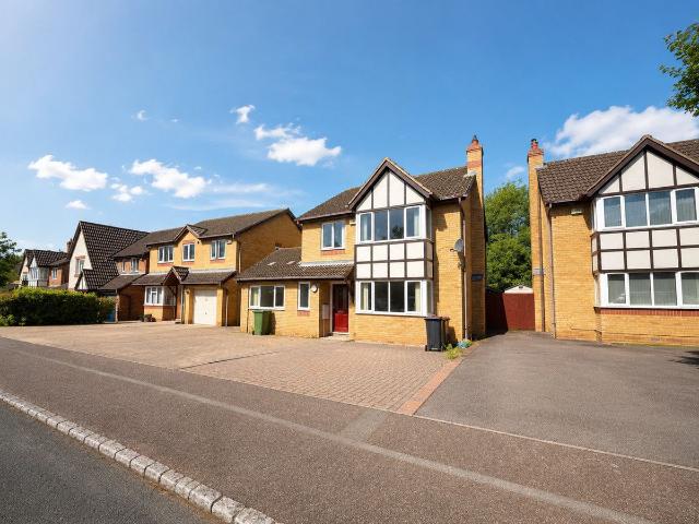 Crowborough Lane, Milton Keynes MK7, 4 bed detached house to rent, £2,300 pcm | PrimeLocation
