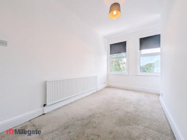 Crowborough Road, Southend On Sea SS2, 2 bed flat to rent, £1,300 pcm | PrimeLocation