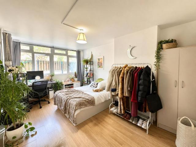 Crowder Street, London E1, 3 bed flat to rent, £3,000 pcm | PrimeLocation