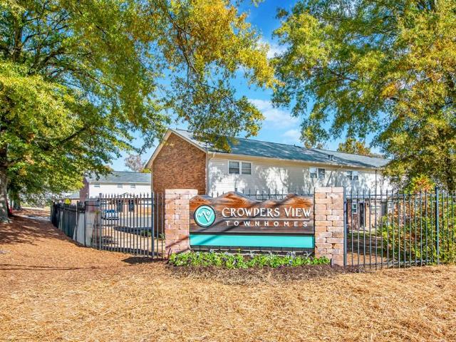 Crowders View Townhomes 3 Bedroom Apartment for Rent at 1926 Hartford Drive, Gastonia, NC 28052