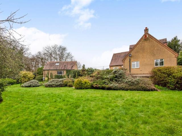 Crowell Hill, Chinnor, Oxfordshire 4 bed detached house to rent £3,250 pcm £750 pw