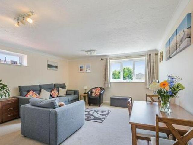 Crowhurst Mead, Godstone, 2 Bedroom Maisonette