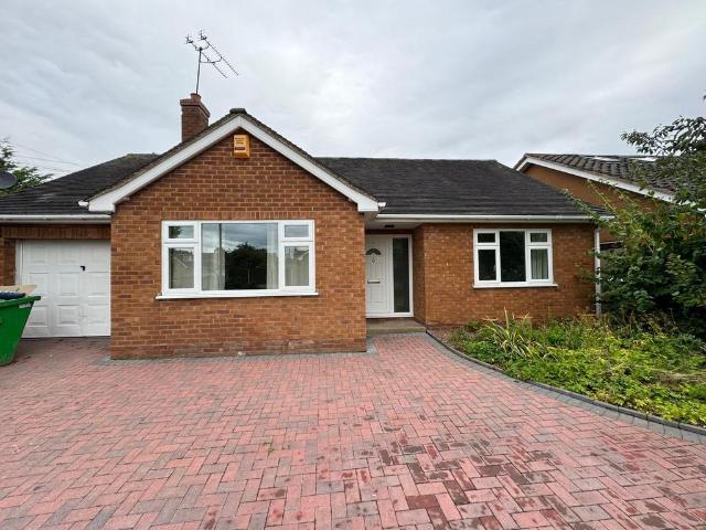 Crowle, Worcester, Worcestershire 2 bed bungalow to rent £1,295 pcm £299 pw