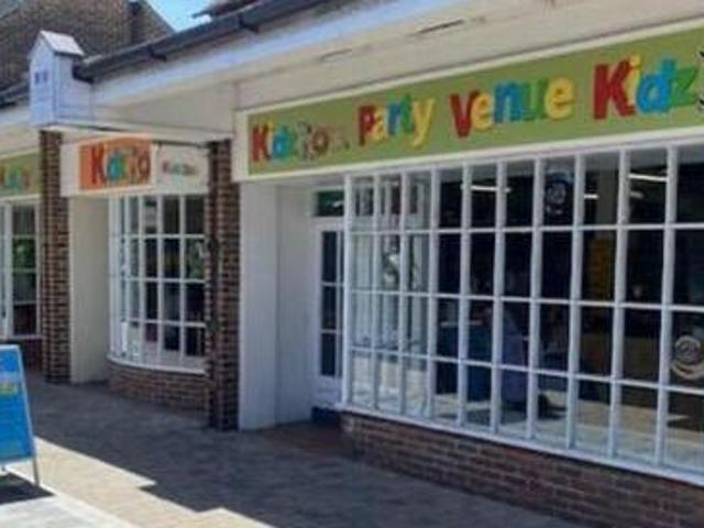 Crown Walk, Bicester, Retail Property Shopping