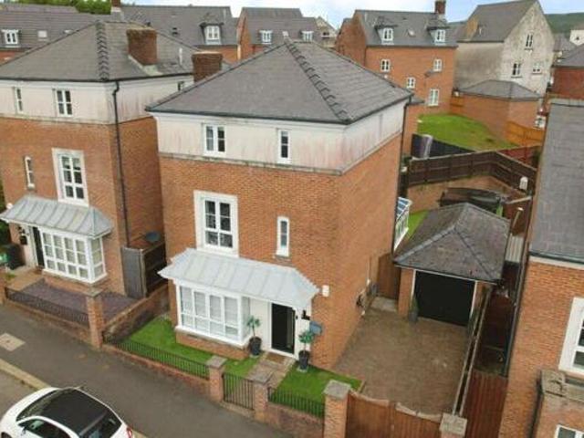 Crown Way, Llandarcy, 4 Bedroom Town