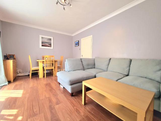 Crown Court, Bromley, BR2 2 bed ground floor flat to rent £1,675 pcm £387 pw