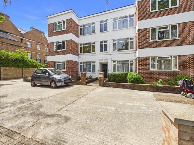 Crown Court, St Margarets 1 bed apartment to rent £1,650 pcm £381 pw