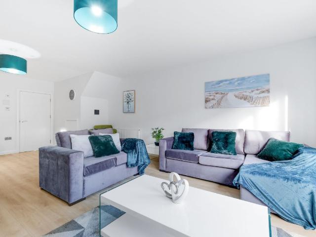 Crown Close, Farnham Royal, Slough SL2, 4 bed terraced house to rent, £4,500 pcm | PrimeLocation