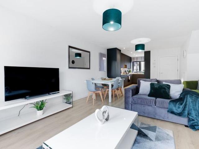 Crown Close, Farnham Royal, Slough SL2, 4 bedroom terraced house to rent 68783174 | PrimeLocation