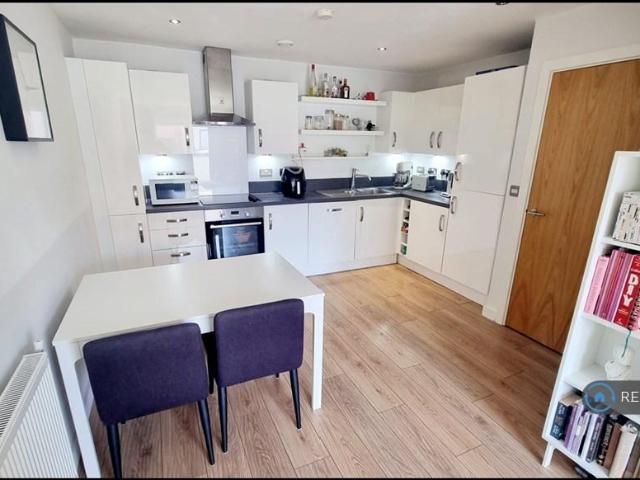 Crown Drive, Romford, RM7 1 bed flat to rent £1,450 pcm £335 pw