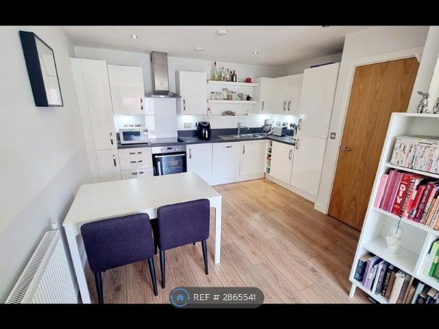 Crown Drive, Romford RM7, 1 bed flat to rent, £1,450 pcm | PrimeLocation