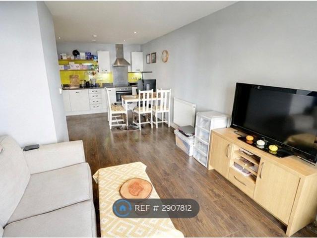 Crown Drive, Romford RM7, 1 bed flat to rent, £1,600 pcm | PrimeLocation