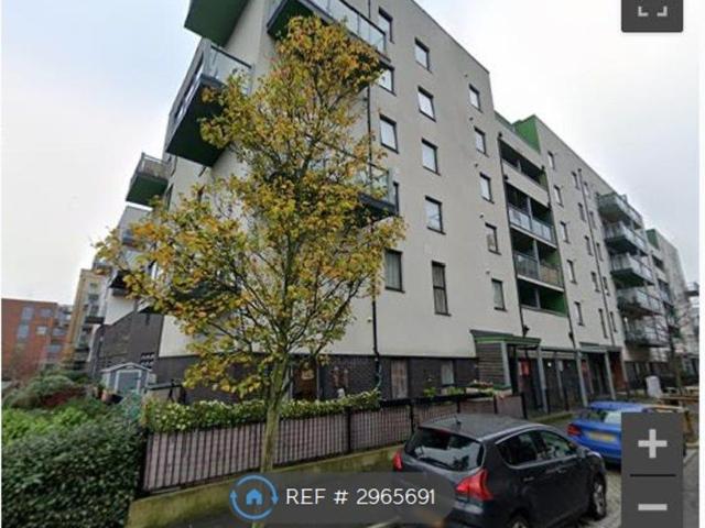 Crown Drive, Romford RM7, 2 bed flat to rent, £1,850 pcm | PrimeLocation