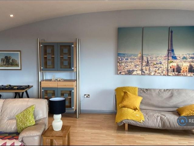 Crown Heights, Basingstoke, RG21 2 bed penthouse to rent £1,550 pcm £358 pw