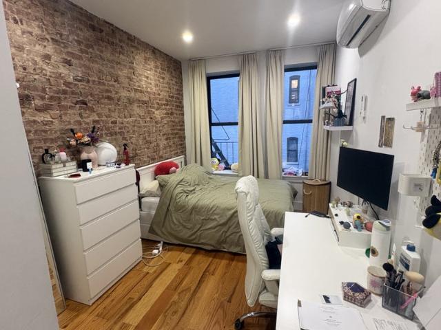 Crown Heights Room