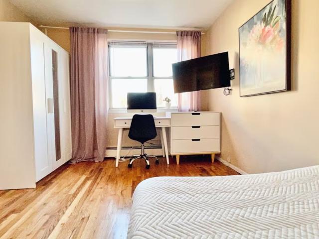 Crown Heights Room with HDTV near Manhattan