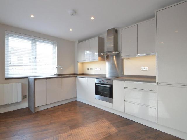 Crown House, 2 Church Street. 1 bed apartment to rent £1,295 pcm £299 pw