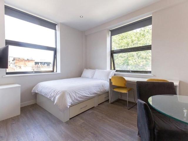 Crown House, City Centre BS1 Studio to rent £1,000 pcm £231 pw