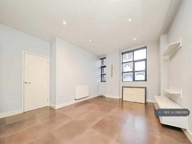 Crown House, Colchester, CO2 2 bed flat to rent £1,000 pcm £231 pw