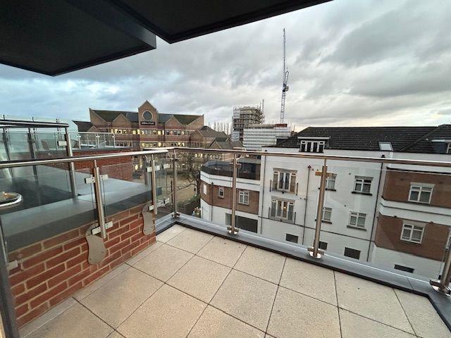 Crown Lane, Maidenhead SL6, 2 bed flat to rent, £1,950 pcm | PrimeLocation