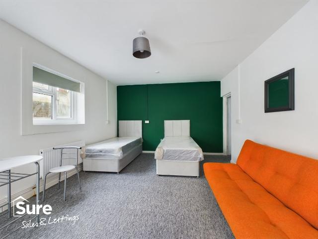Crown Lane, London, Greater London N14, 1 bed flat to rent, £1,450 pcm | PrimeLocation